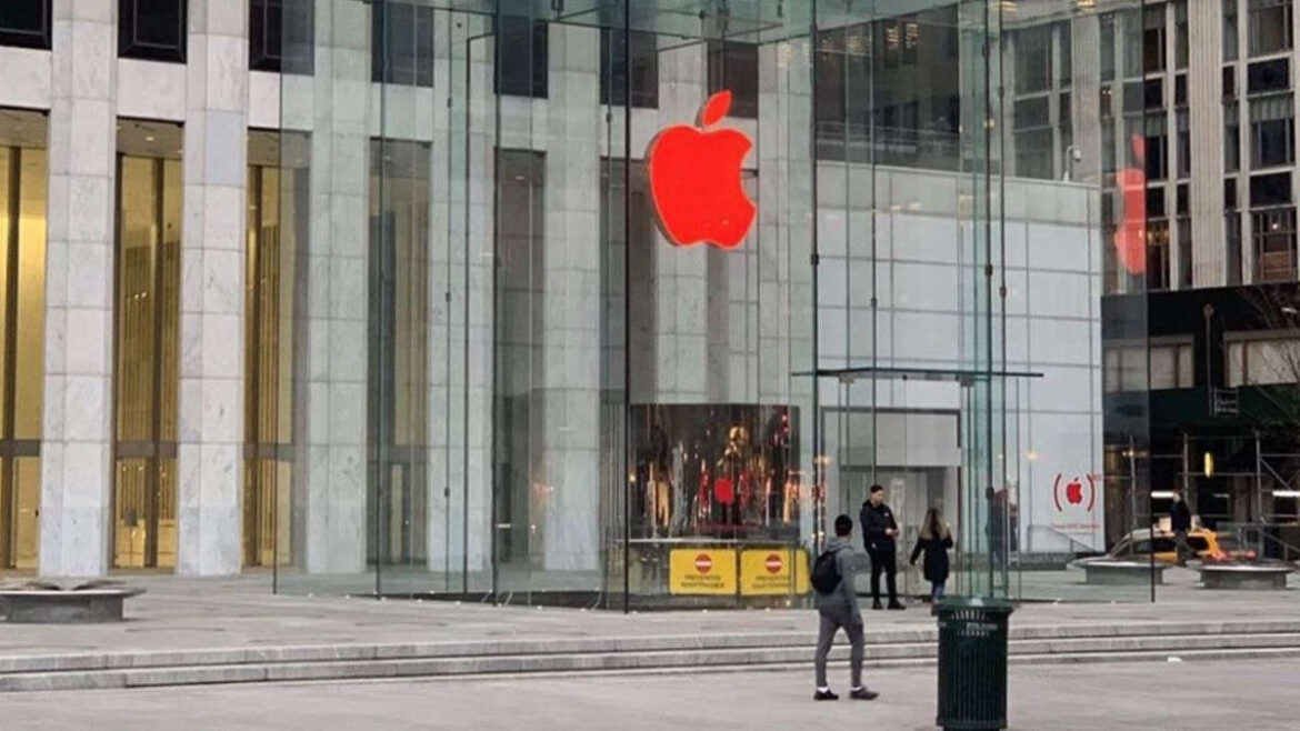 Russie : Apple bannit Max, l’application imposée par Moscou, de l’App ...